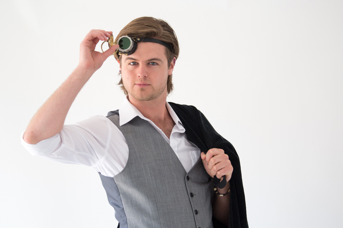 Isaac Finch - La Tourné Teatro